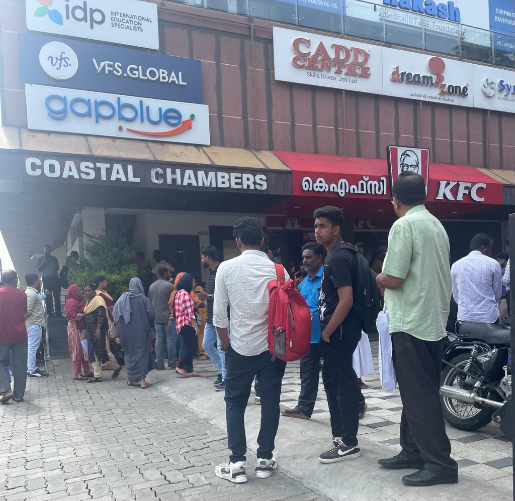 സൗദി വിസ സ്റ്റാമ്പിംഗിന് കുടുംബങ്ങൾ കൊച്ചിയിലെത്തുന്നത് കഷ്ടപ്പെട്ട് ...