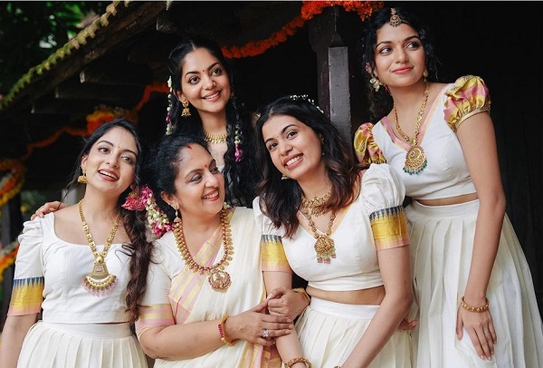 കുടുംബത്തോടൊപ്പം ഓണം ആഘോഷിച്ച് നടി അഹാന | Malayalam News