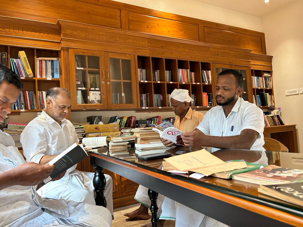 VIDEO - നാടിന് വഴികാട്ടിയായി ഖാലിദ് മേല്‍മുറി അക്ഷര വെളിച്ചം പകരുകയാണ് ...